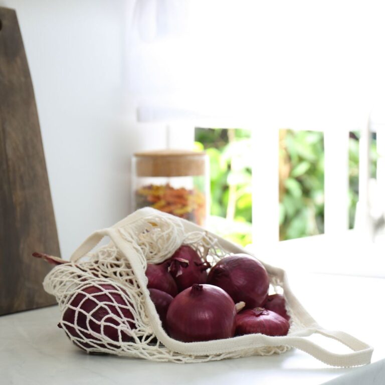 How to Store Onions Properly So They Stay Fresh for Months - Complete ...