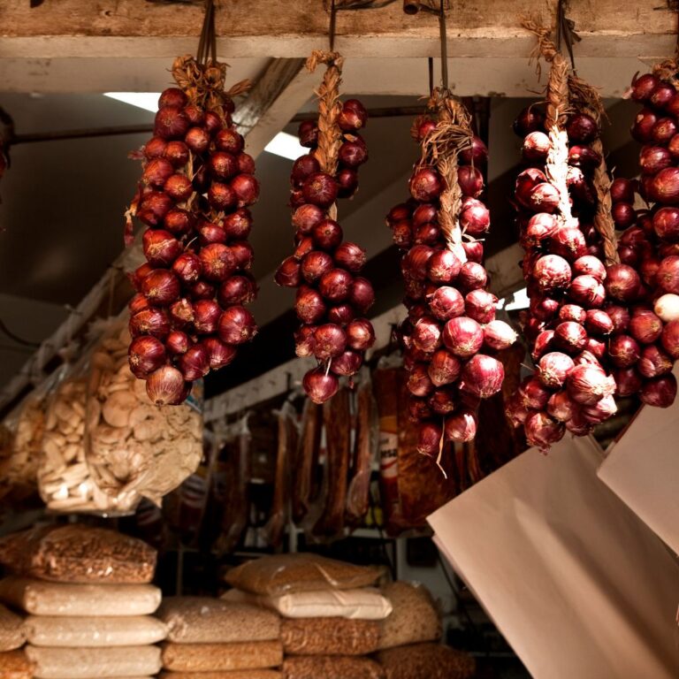 How to Store Onions Properly So They Stay Fresh for Months - Complete ...