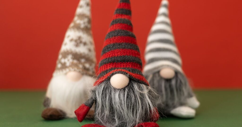 15 Controversial Christmas Decorations Nobody Admits They Loathe ...