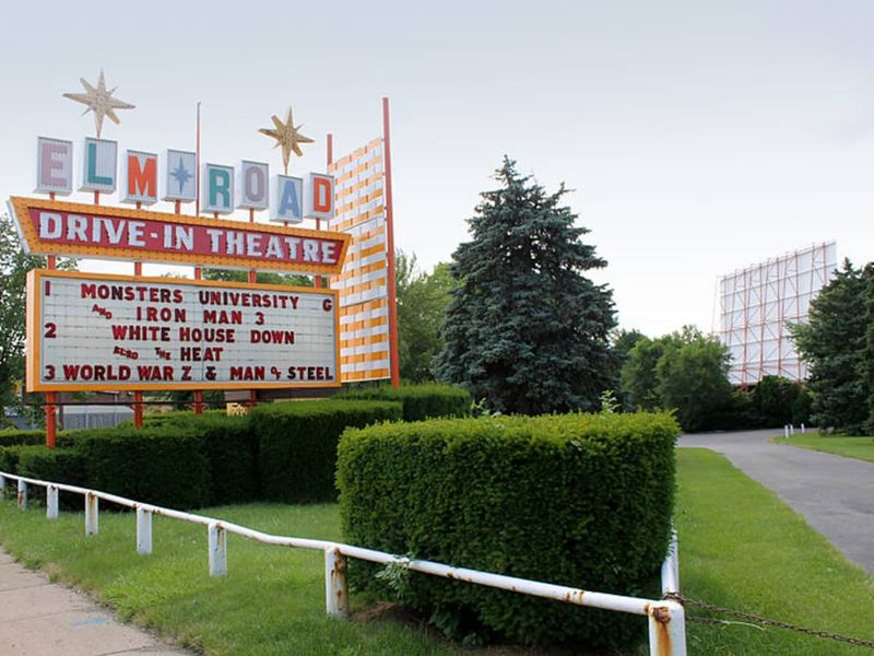 16 Iconic 1970s Drive-In Restaurants That Have (Mostly) Vanished ...