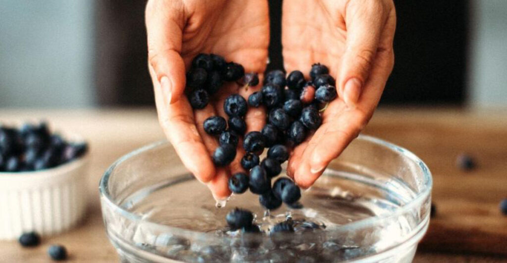 The Secret to Cleaning Blueberries and Removing Harmful Residues ...