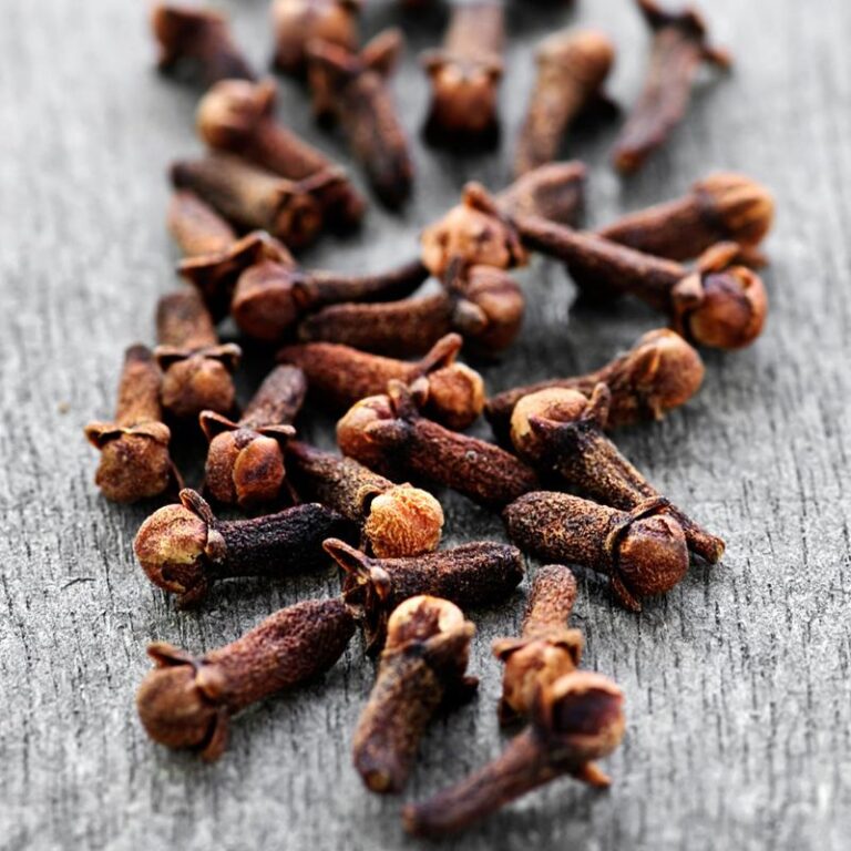 Meet the 20 Botanical Beauties Responsible for Iconic Perfume Smells ...