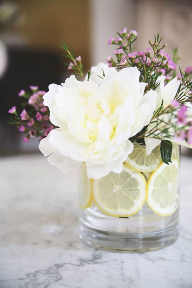 15 Simple Spring Centerpieces That Deliver Major Wow Factor - Complete ...