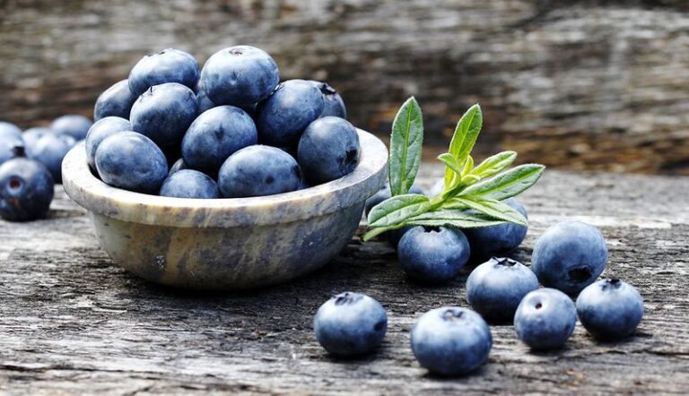 12 Surprising Things That Happen to Your Body If You Eat Blueberries ...