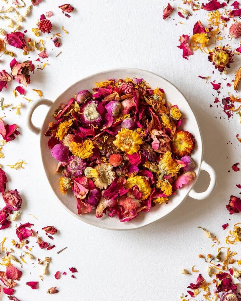 Don't Toss The Dead Or Wilting Flowers In Your Vase - Here Are 17 Ways ...