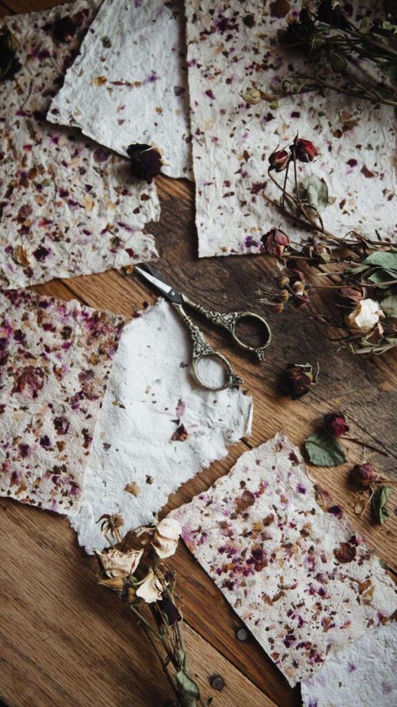 Don't Toss The Dead Or Wilting Flowers In Your Vase - Here Are 17 Ways ...