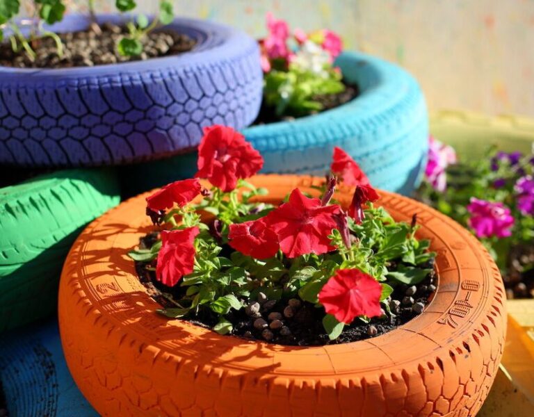 15 DIY Garden Borders That Are Cheap, Durable, and Beautiful - Complete ...