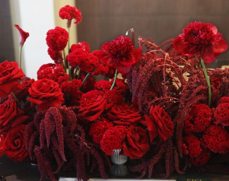 How to Plan a Monochromatic Flower Bed (and Why It Works!) - Complete ...