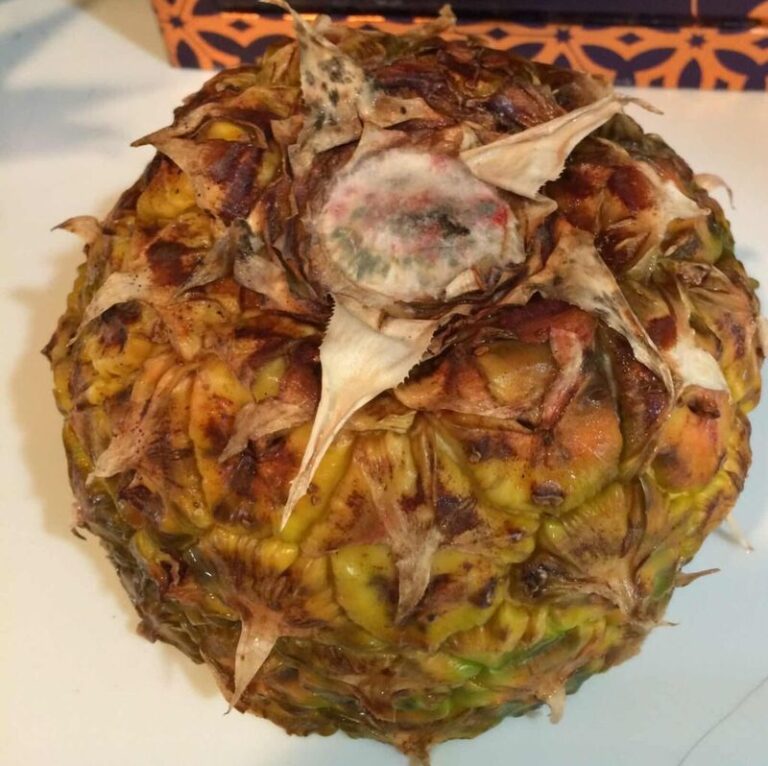 9 Easy Ways to Tell If a Pineapple Is Ripe (Before You Slice ...