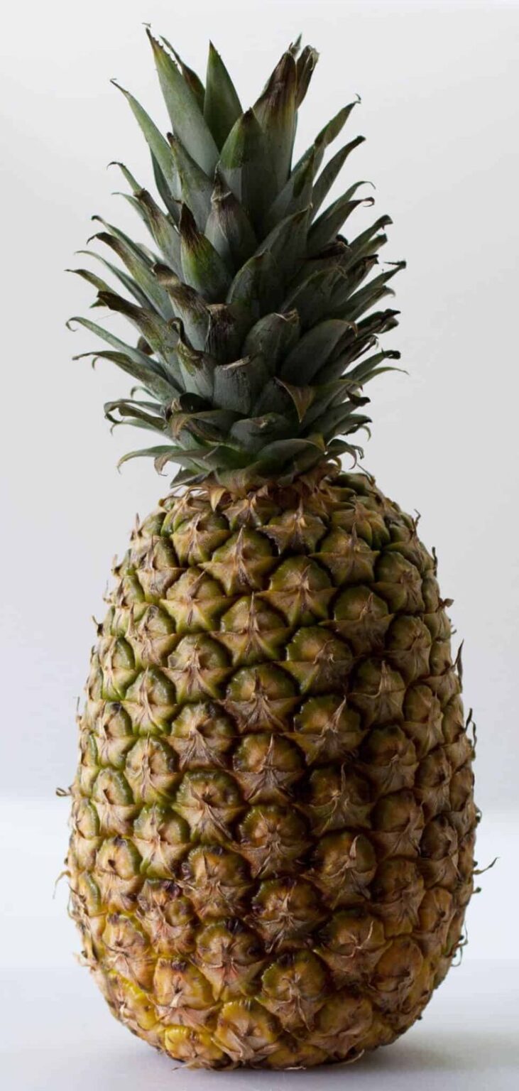 9 Easy Ways to Tell If a Pineapple Is Ripe (Before You Slice ...
