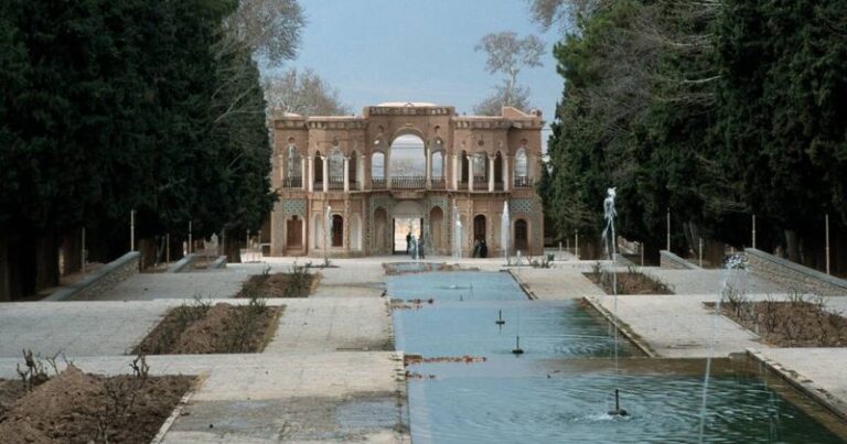 17 Timeless Features That Make Persian Gardens So Magical - Complete ...