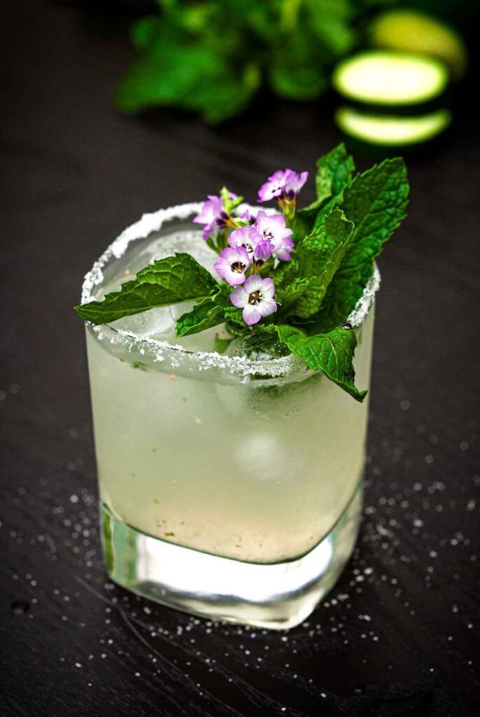 20 Edible Flowers and Herbs That Make Stunning Food Garnishes ...