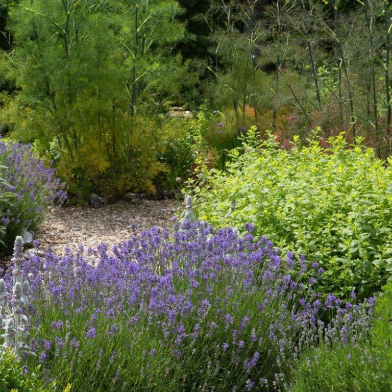 26 Naturalistic Garden Design Ideas To Turn Your Backyard Into A ...