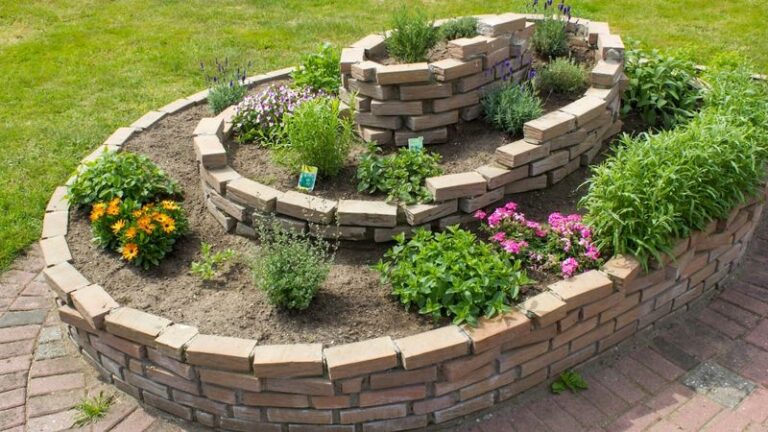 17 Curved Garden Designs That Are Taking Over Backyards in 2025 ...