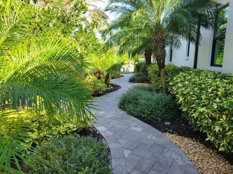 17 Curved Garden Designs That Are Taking Over Backyards in 2025 ...